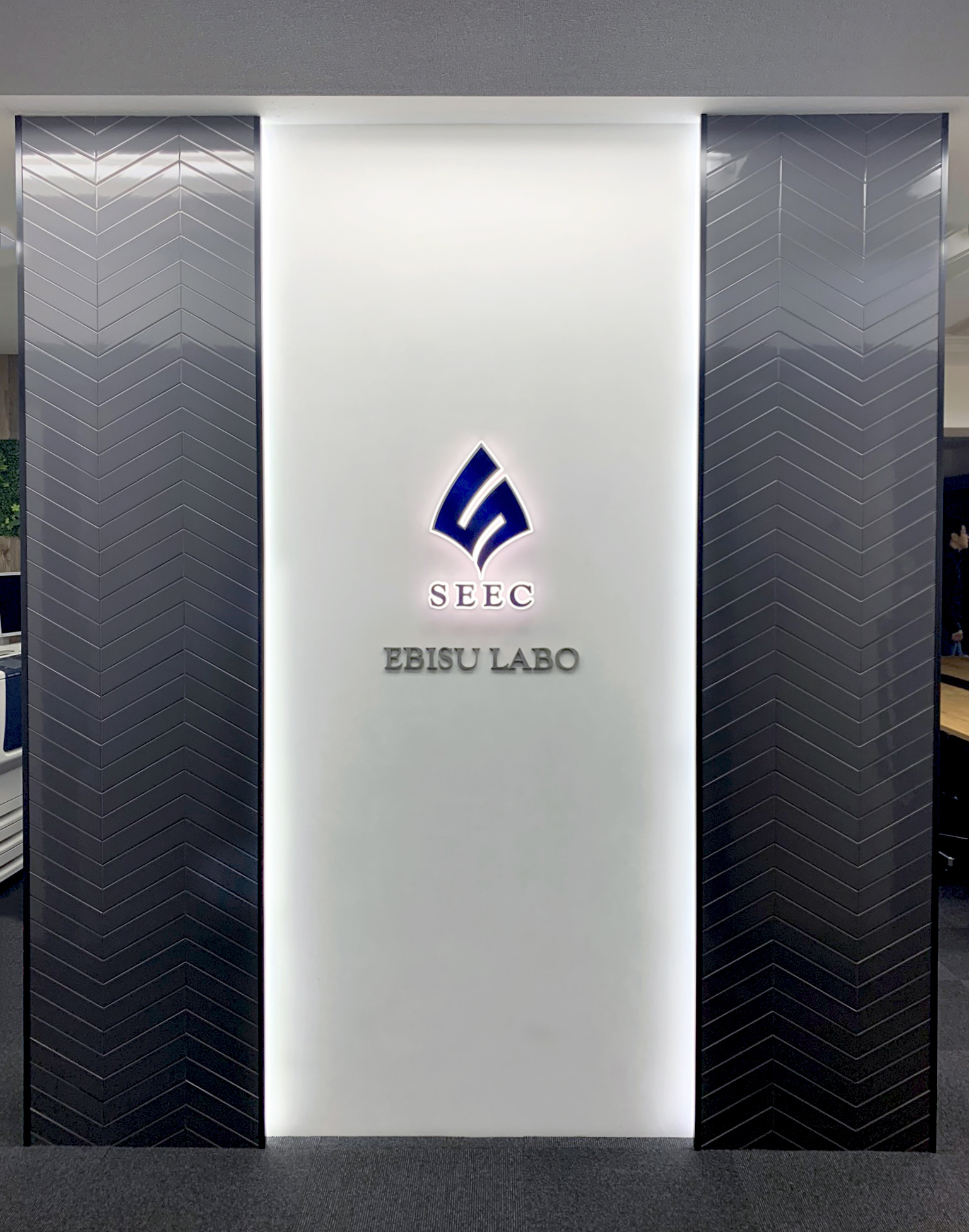 SEEC | 株式会社 Crew